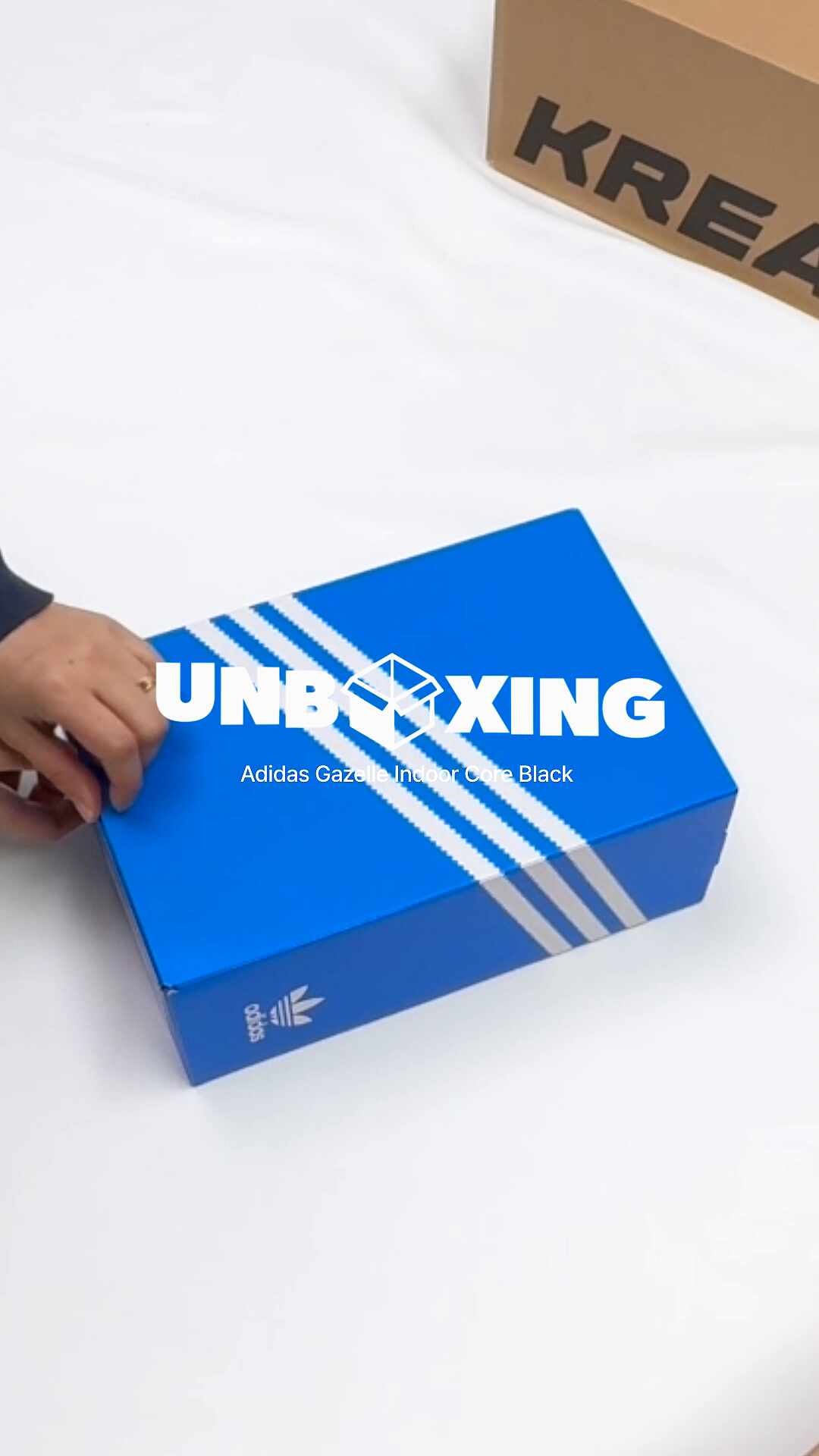 🌚아디다스 가젤 인도어 코어 블랙 | KREAM