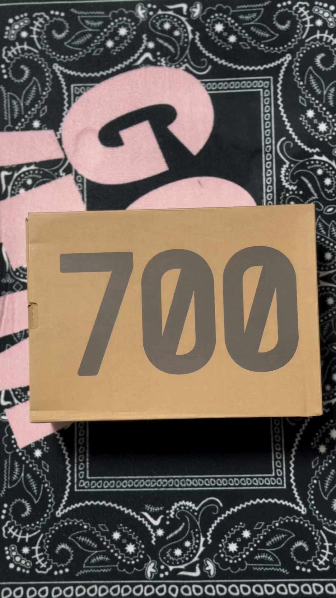 이지 700 ♈️3️⃣ | KREAM