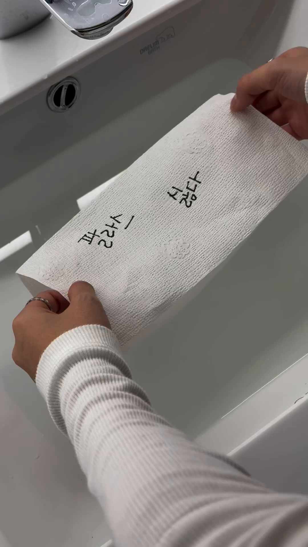 KREAM (@kream) 님의 게시물 | KREAM