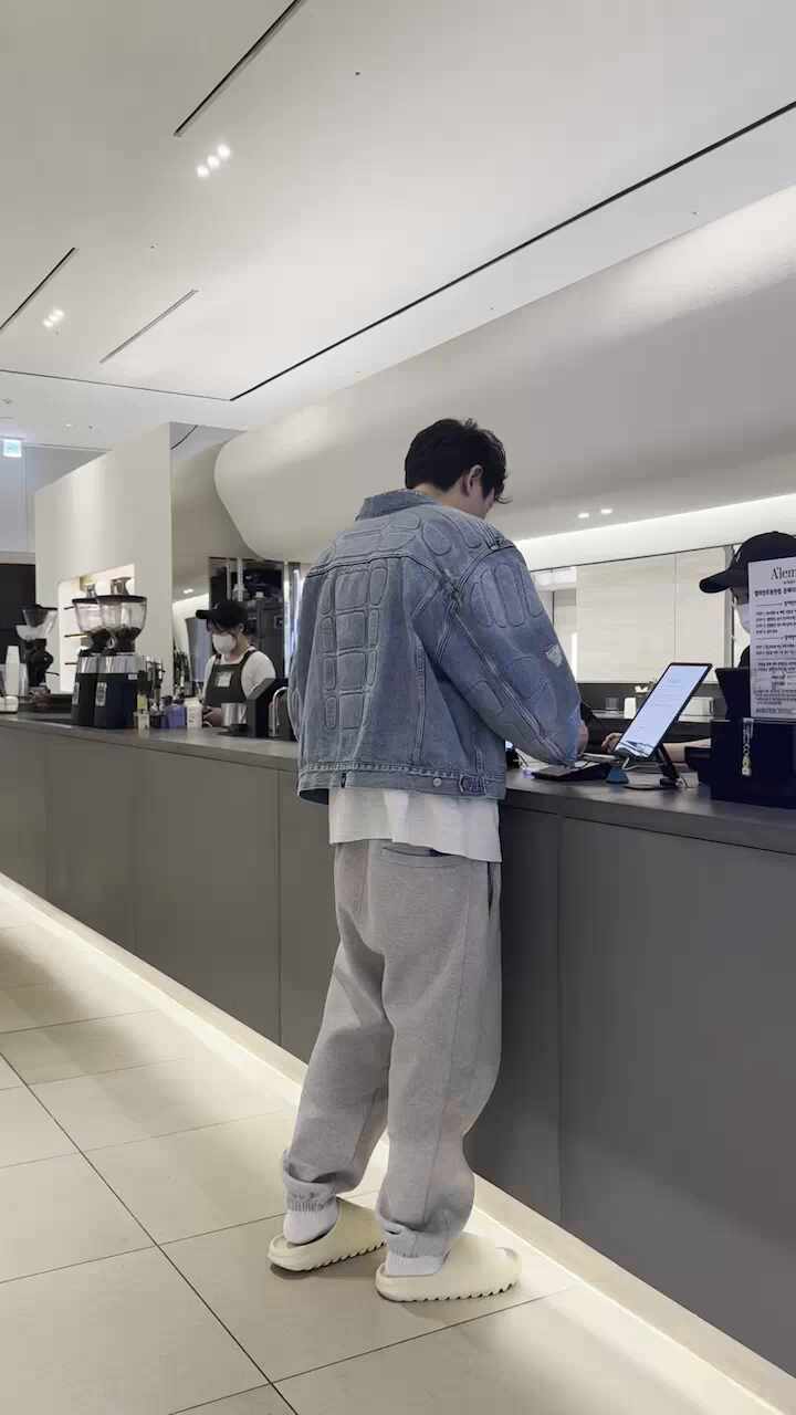 (@kooonj) 님의 게시물 | KREAM