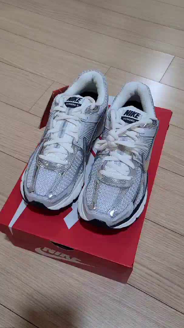 Nike Zoom Vomero 5 Ph... STYLE | KREAM