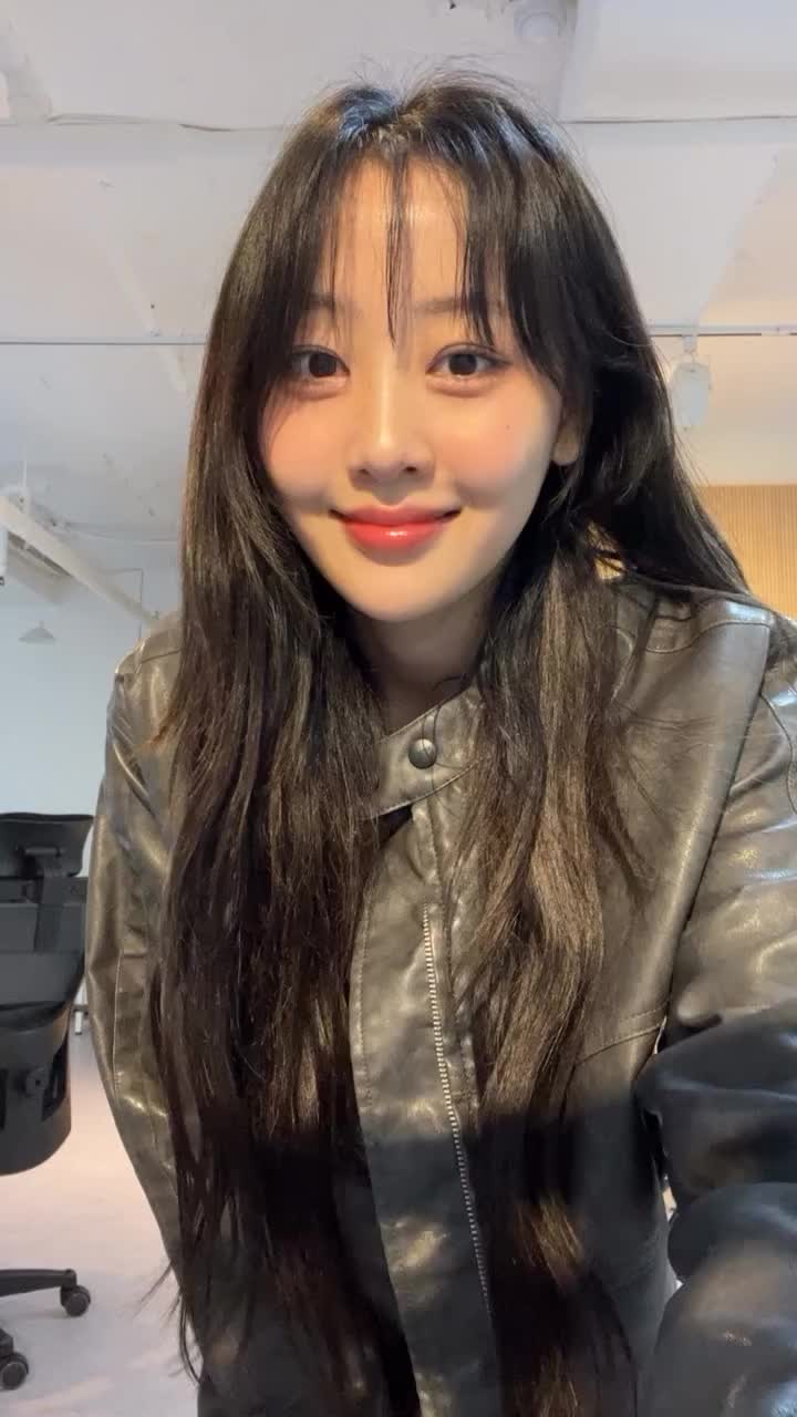 이쁜애 다음 예쁜애 담 .. 이쁘니🔁 | KREAM