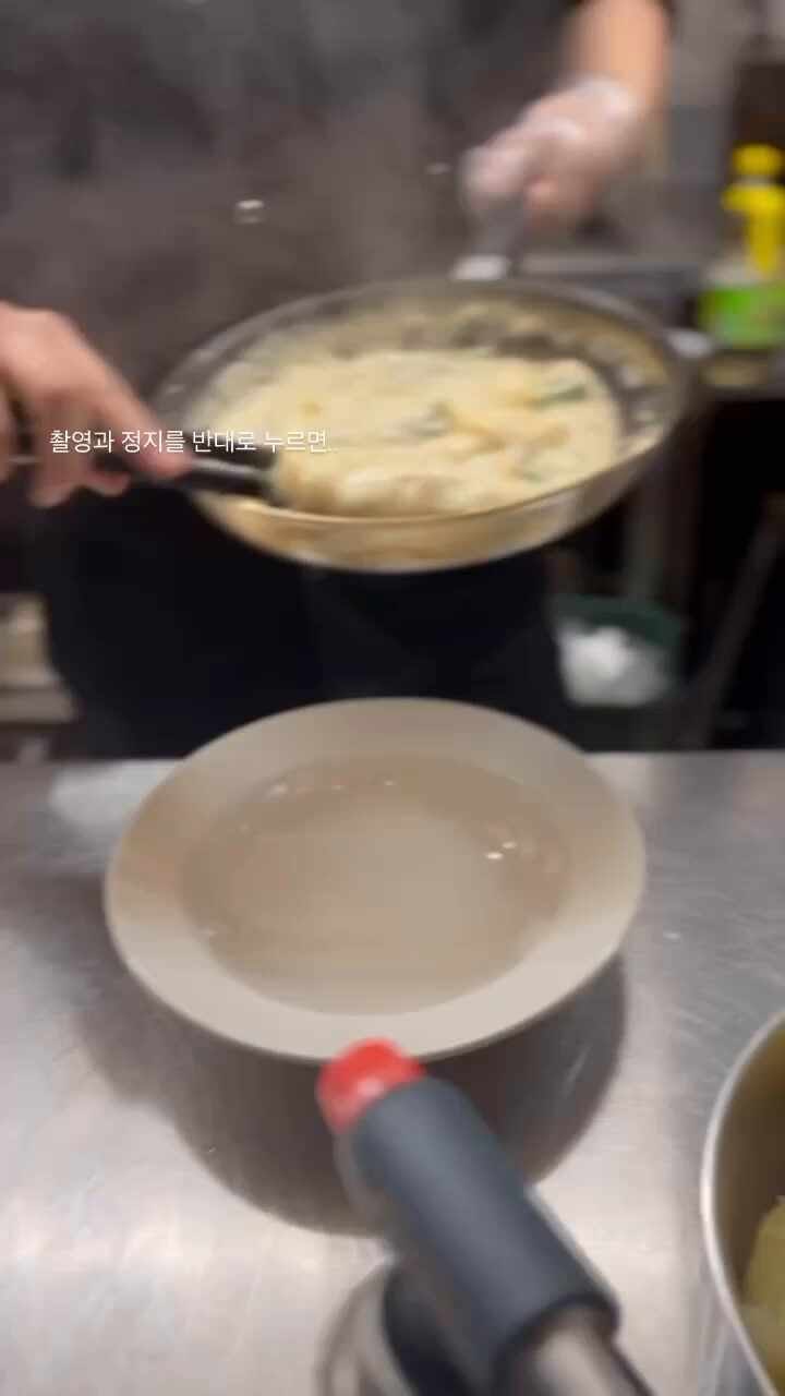 👟아주 잠깐 등장ㅋ | KREAM