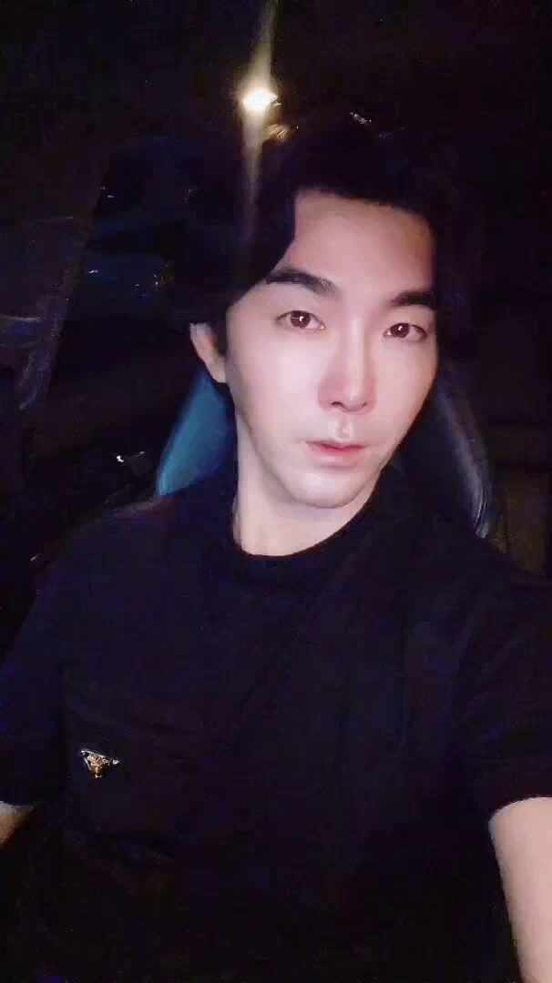 김 현 (@hyunad) 님의 게시물 | KREAM