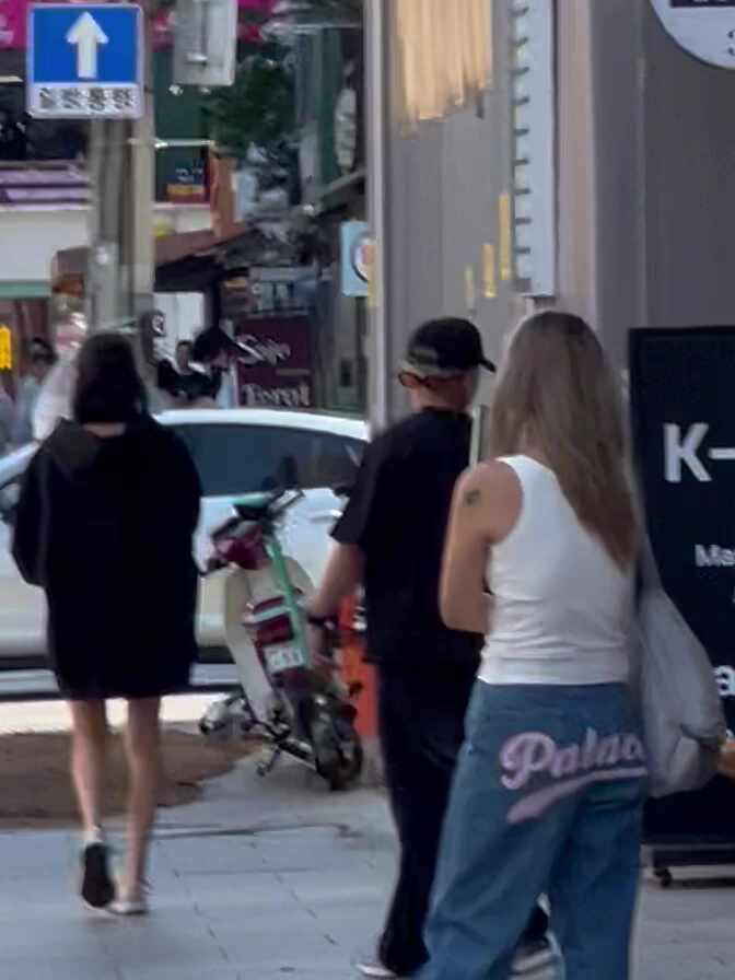 두나 (@_d2_n4) 님의 게시물 | KREAM