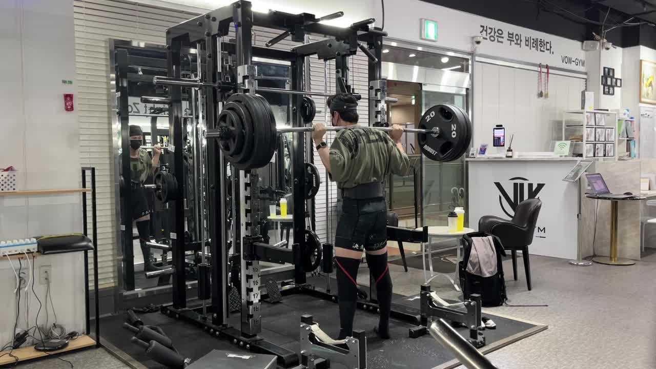 ? (@jhkk__) 님의 게시물 | KREAM