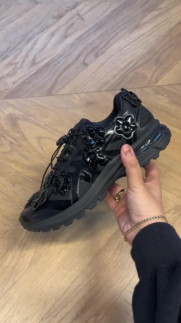 아식스와 세실리에반센은 진짜 사랑임.. | KREAM