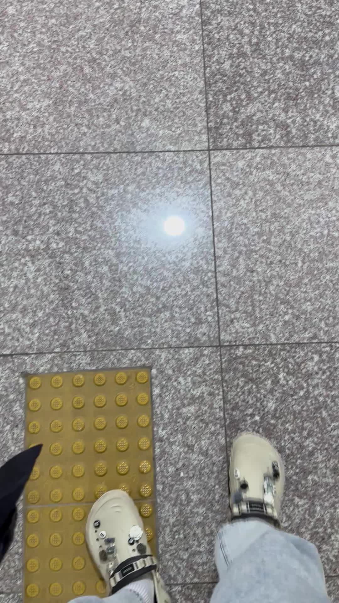 뿅 (@overrrun) 님의 게시물 | KREAM