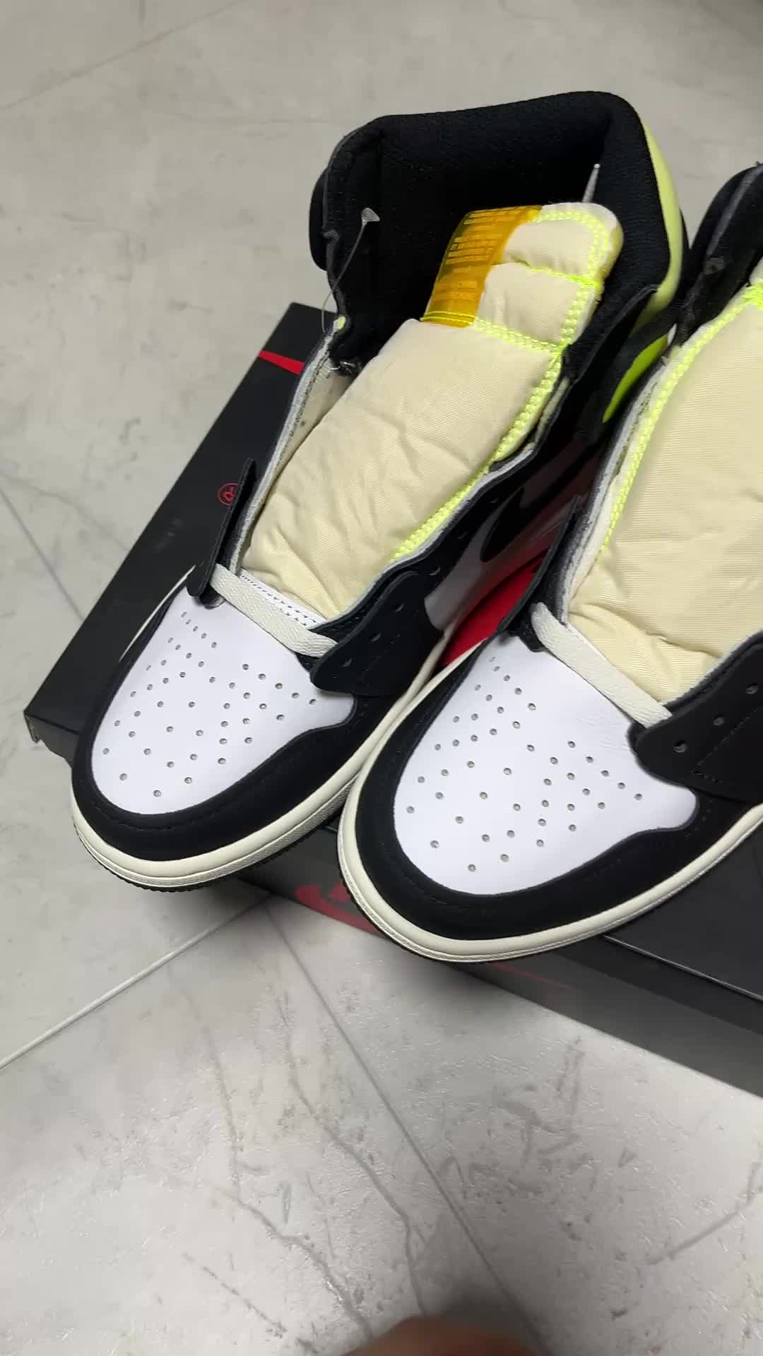 (@goodvibesonlyy) 님의 게시물 | KREAM