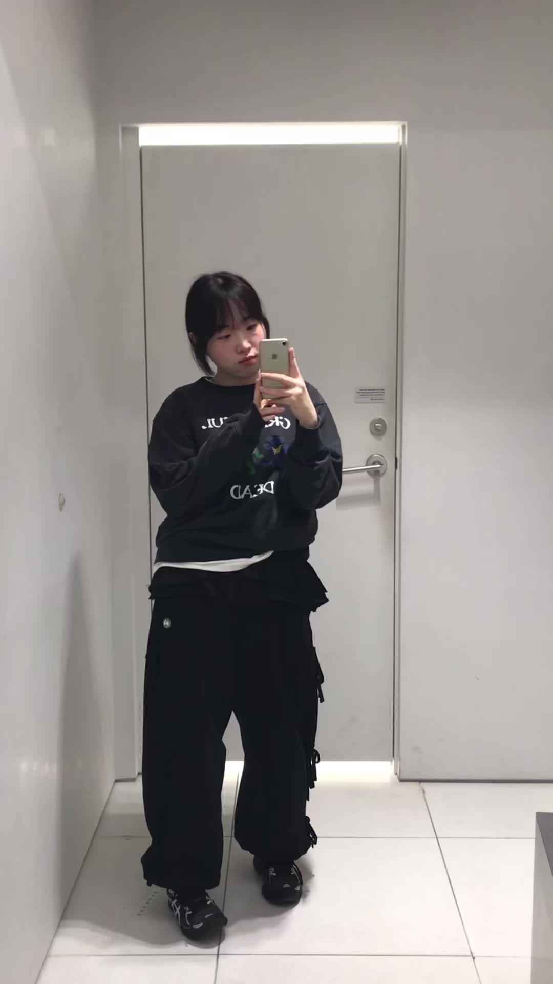 @y_dam_i (@y_dam_i) 님의 게시물 | KREAM