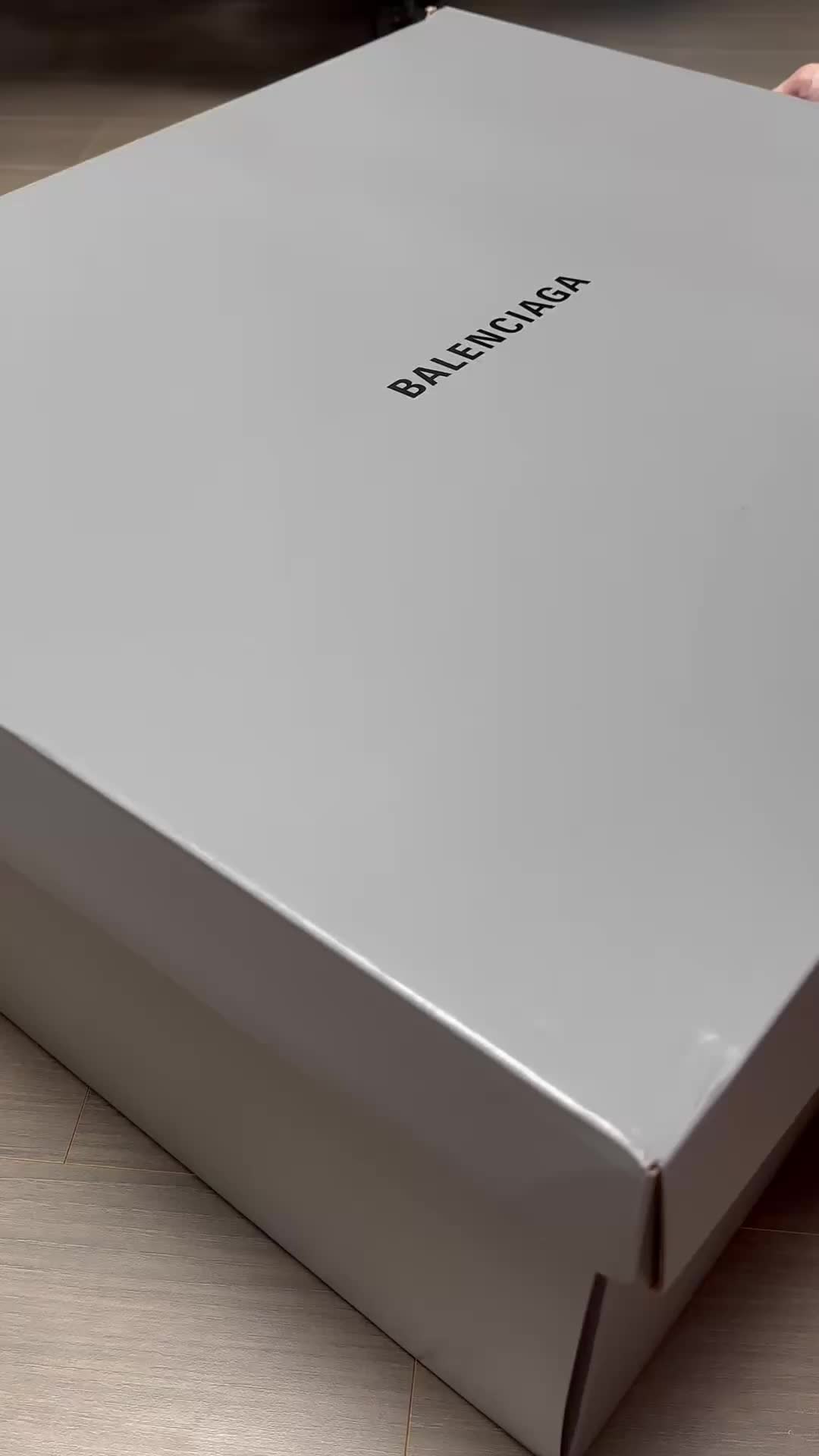 발렌시아가 플랫폼 런웨이.ver | KREAM